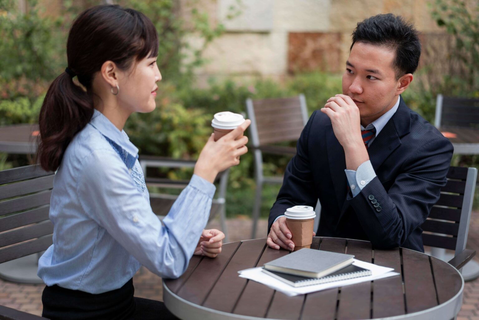 How to navigate difficult conversations with emotional intelligence ...